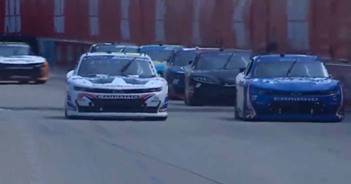 Kyle Larson y Shane van Gisbergen ofrecen un espectáculo impresionante ...